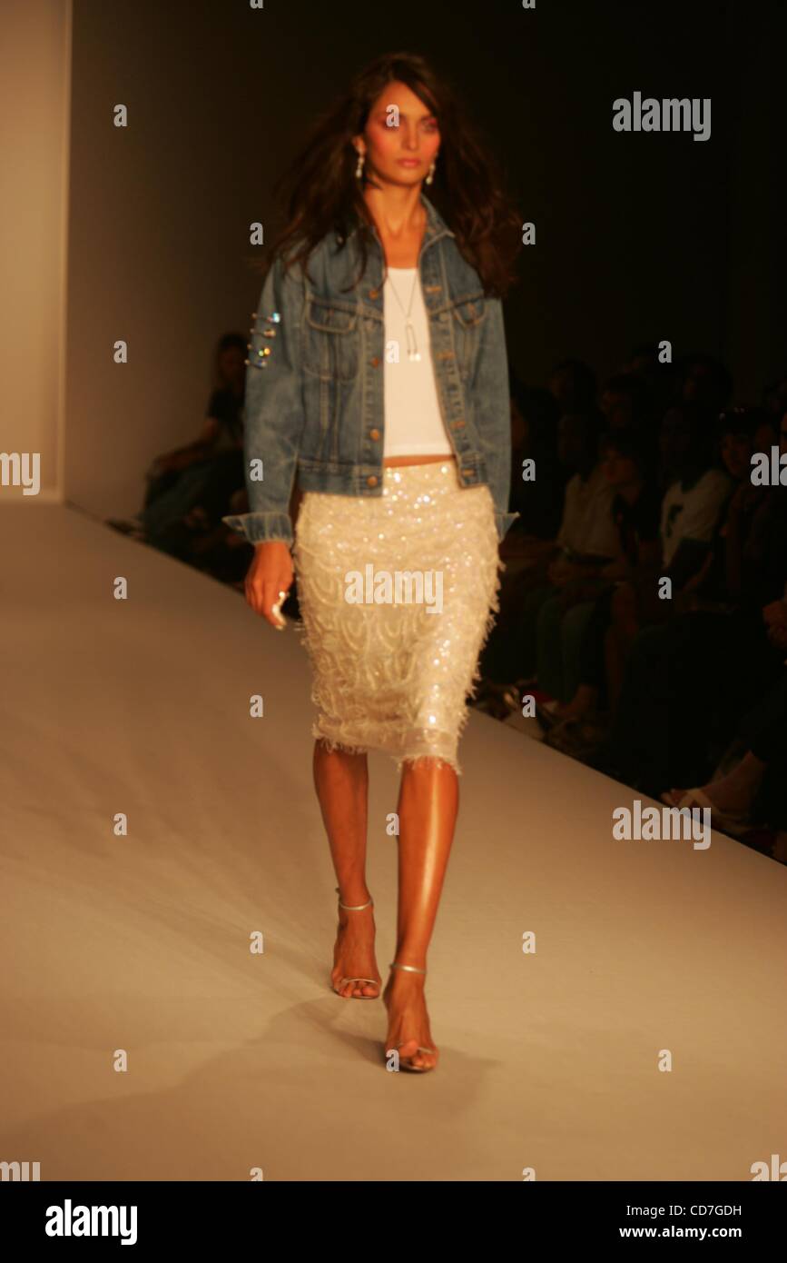 Sept. 13, 2004 - New York, New York, U.S. - K39368RM.OLYMPUS FASHION ...