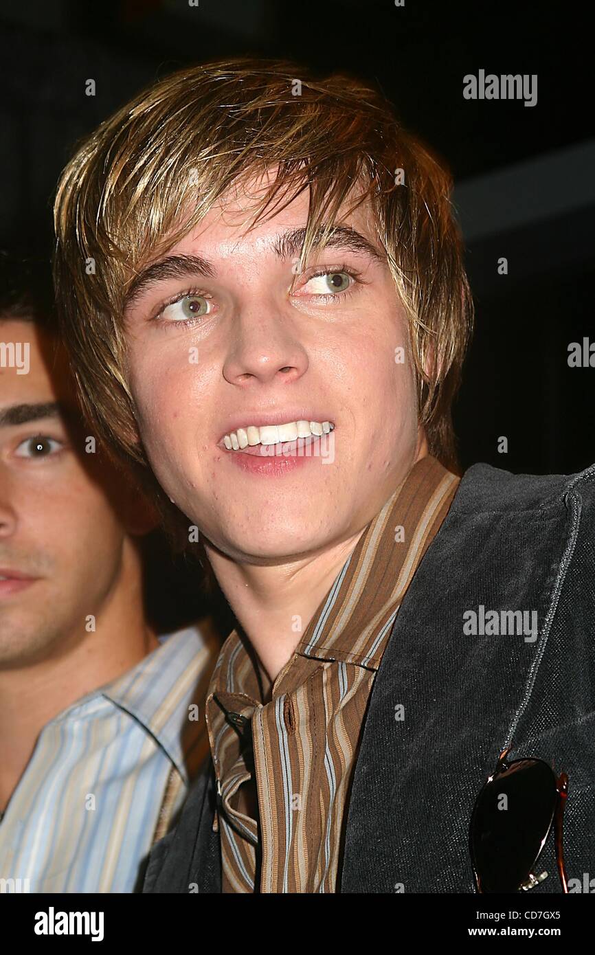 Sept. 17, 2004 - New York, New York, U.S. - K39539ML.JESSE MCCARTNEY CD ...