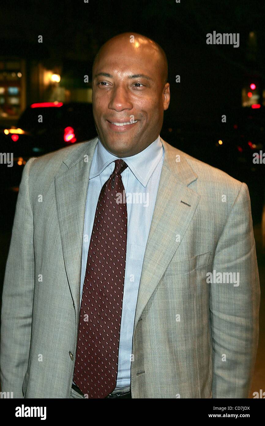 Sept. 30, 2004 - New York, New York, U.S. - K39724RM.CELEBRITIES OUT ...