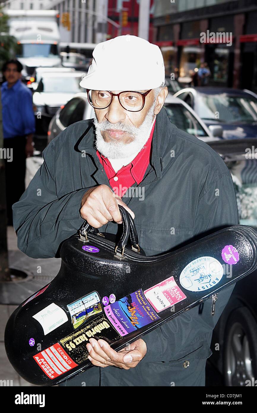 Sept. 30, 2004 - New York, New York, U.S. - K39724RM.CELEBRITIES OUT ...