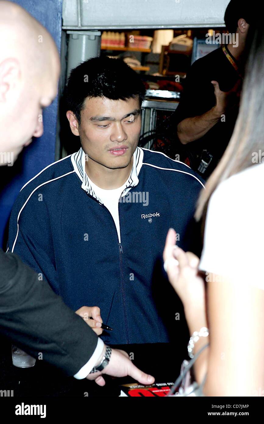 Sept. 30, 2004 - New York, New York, U.S. - K39708RM.YAO MING BOOK ...