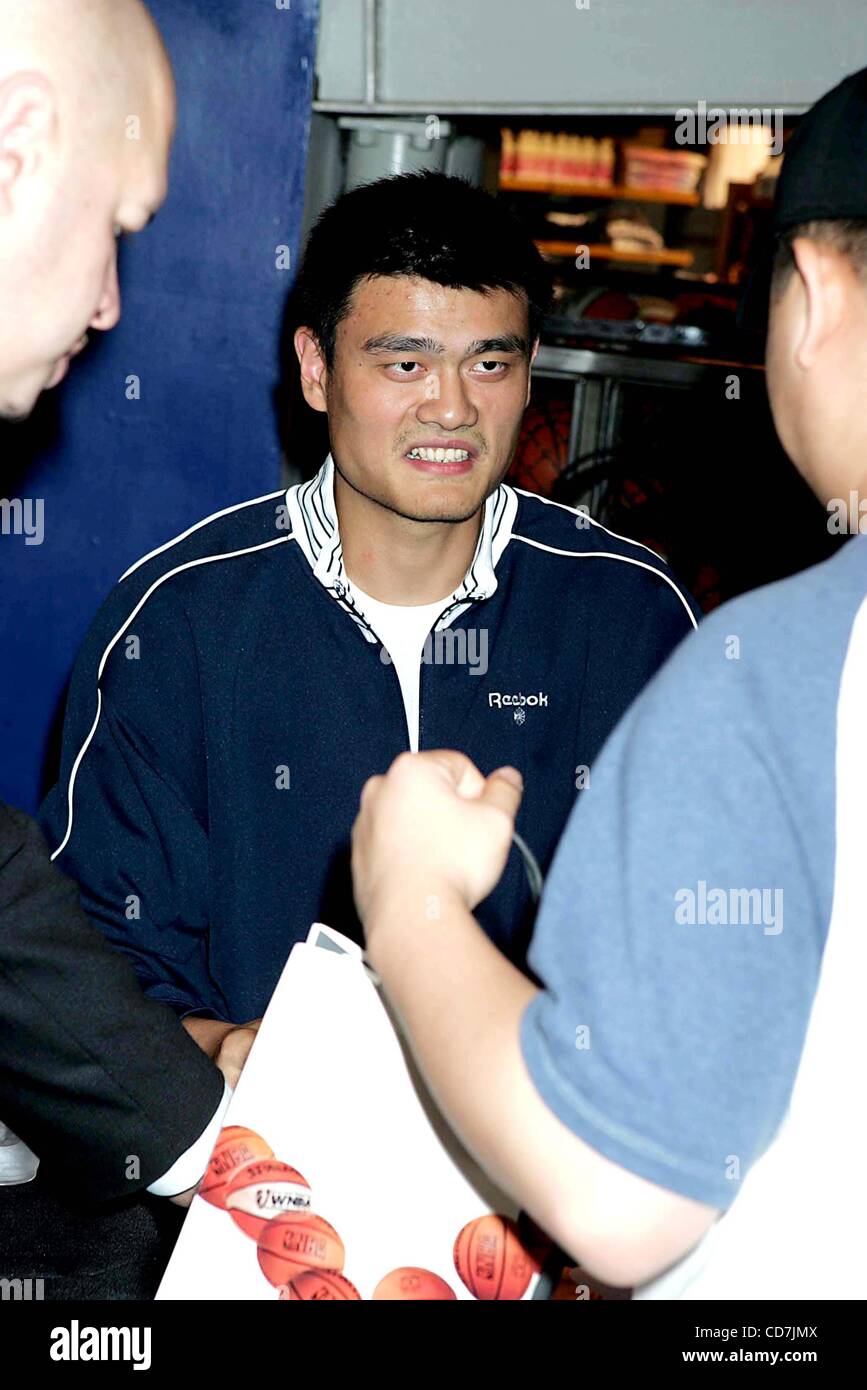 Sept. 30, 2004 - New York, New York, U.S. - K39708RM.YAO MING BOOK ...