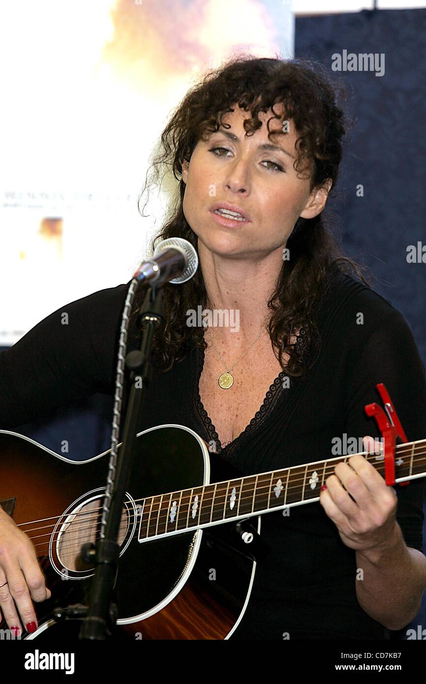 Oct. 5, 2004 - New York, New York, U.S. - K39773RM.MINNIE DRIVER ...