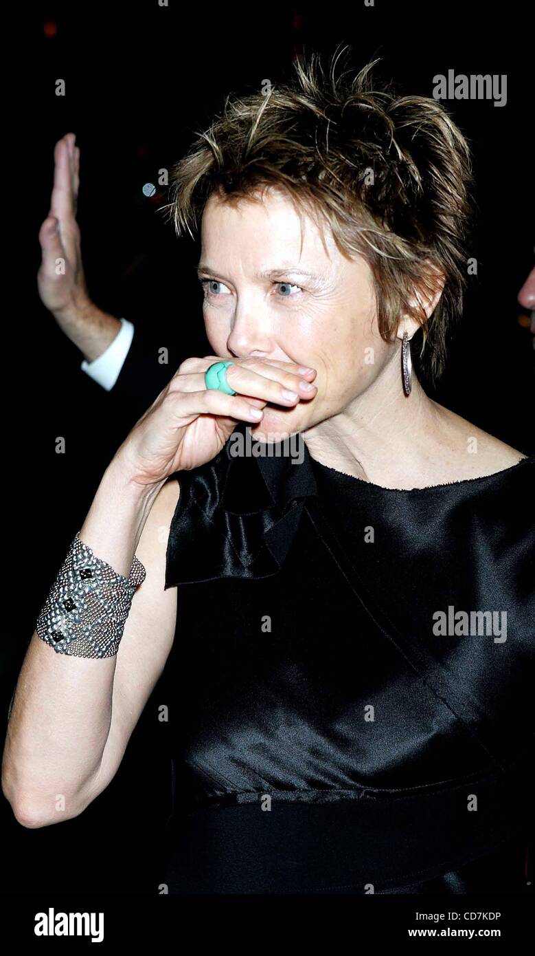 Oct. 6, 2004 - New York, New York, U.S. - K39793RM.''BEING JULIA ...