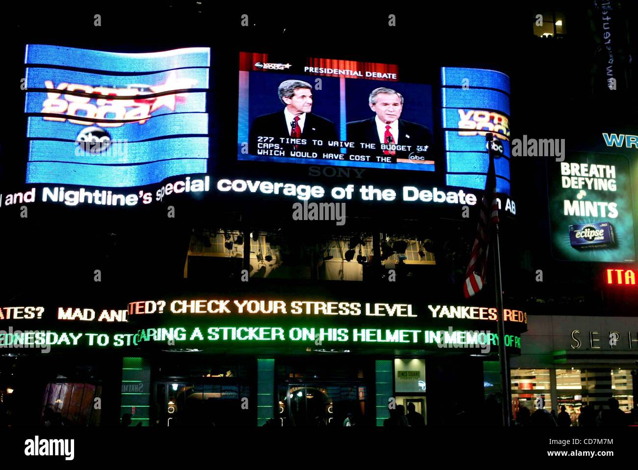 Oct. 14, 2004 - New York, New York, U.S. - K39868RM.PRESIDENTIAL DEBATE ...