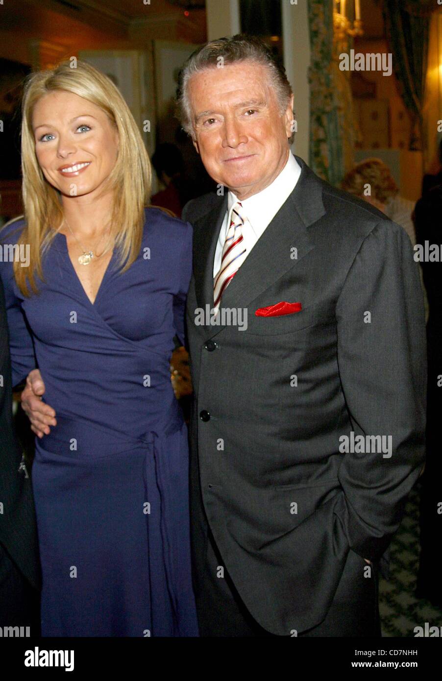 Kelly Ripa 2004 High Resolution Stock Photography and Images - Alamy
