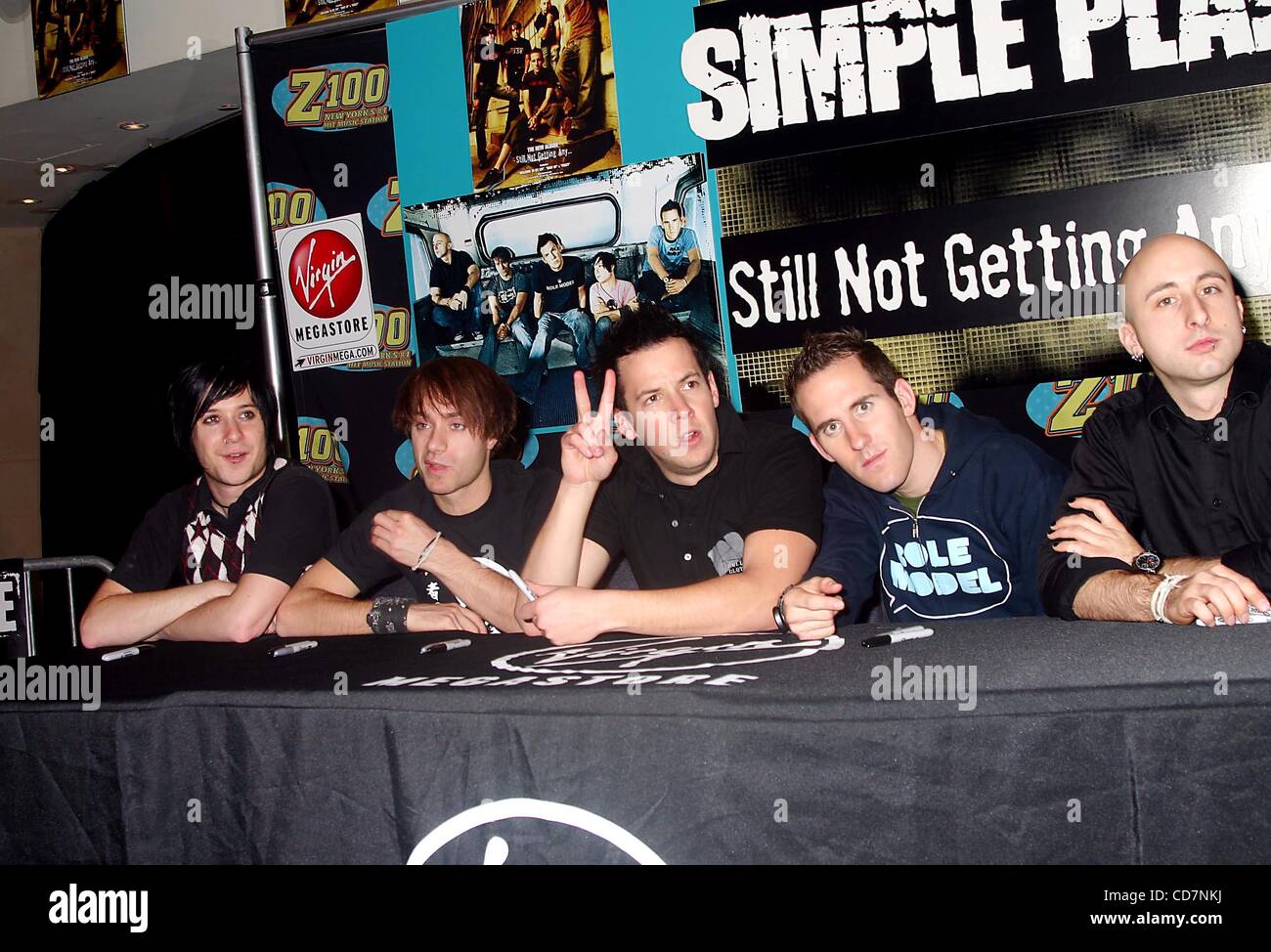 Oct. 26, 2004 - New York, New York, U.S. - K40100ML.SIMPLE PLAN IN ...