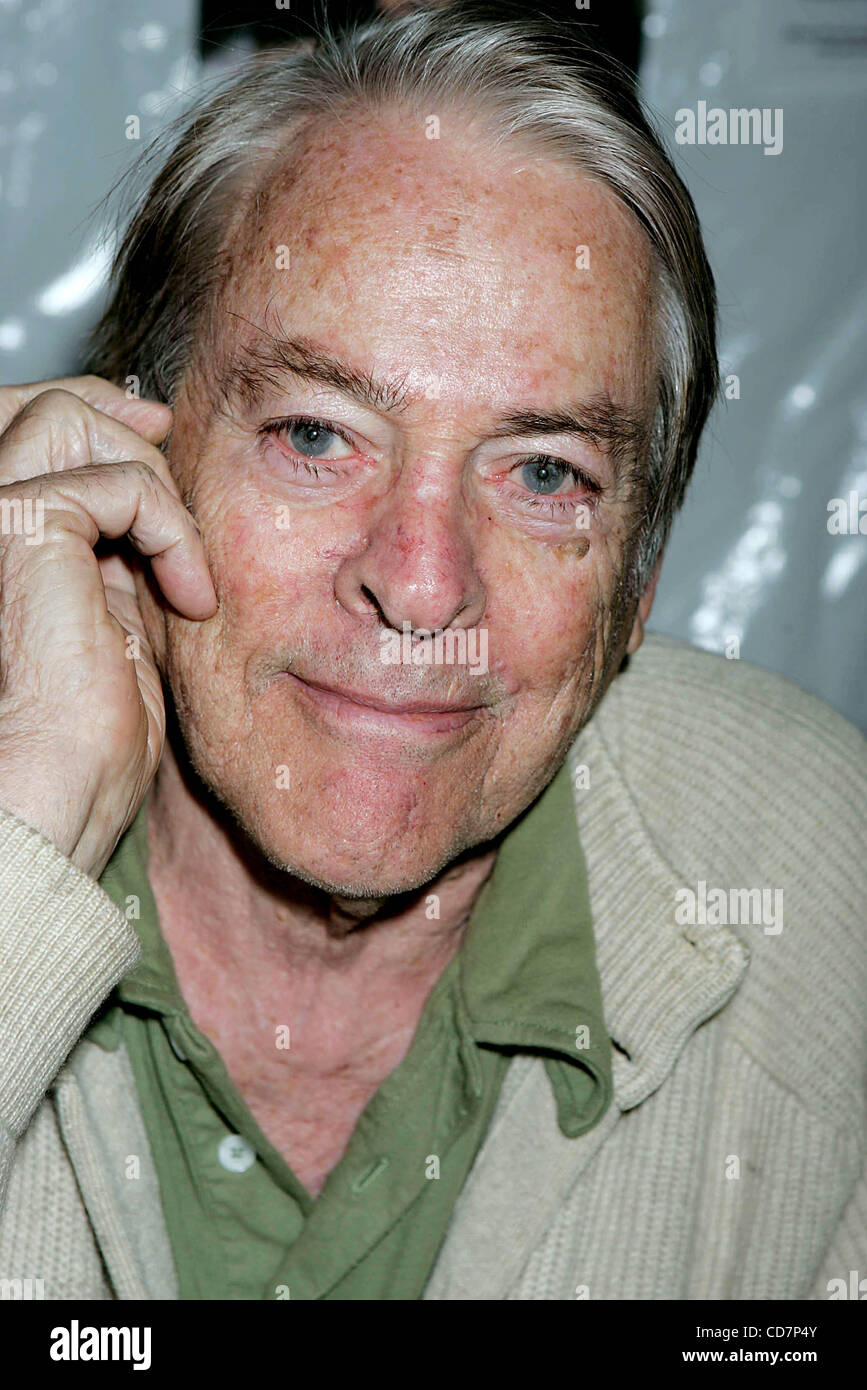 Oct. 30, 2004 - New York, New York, U.S. - K40203RM.CHILLER THEATRE ...