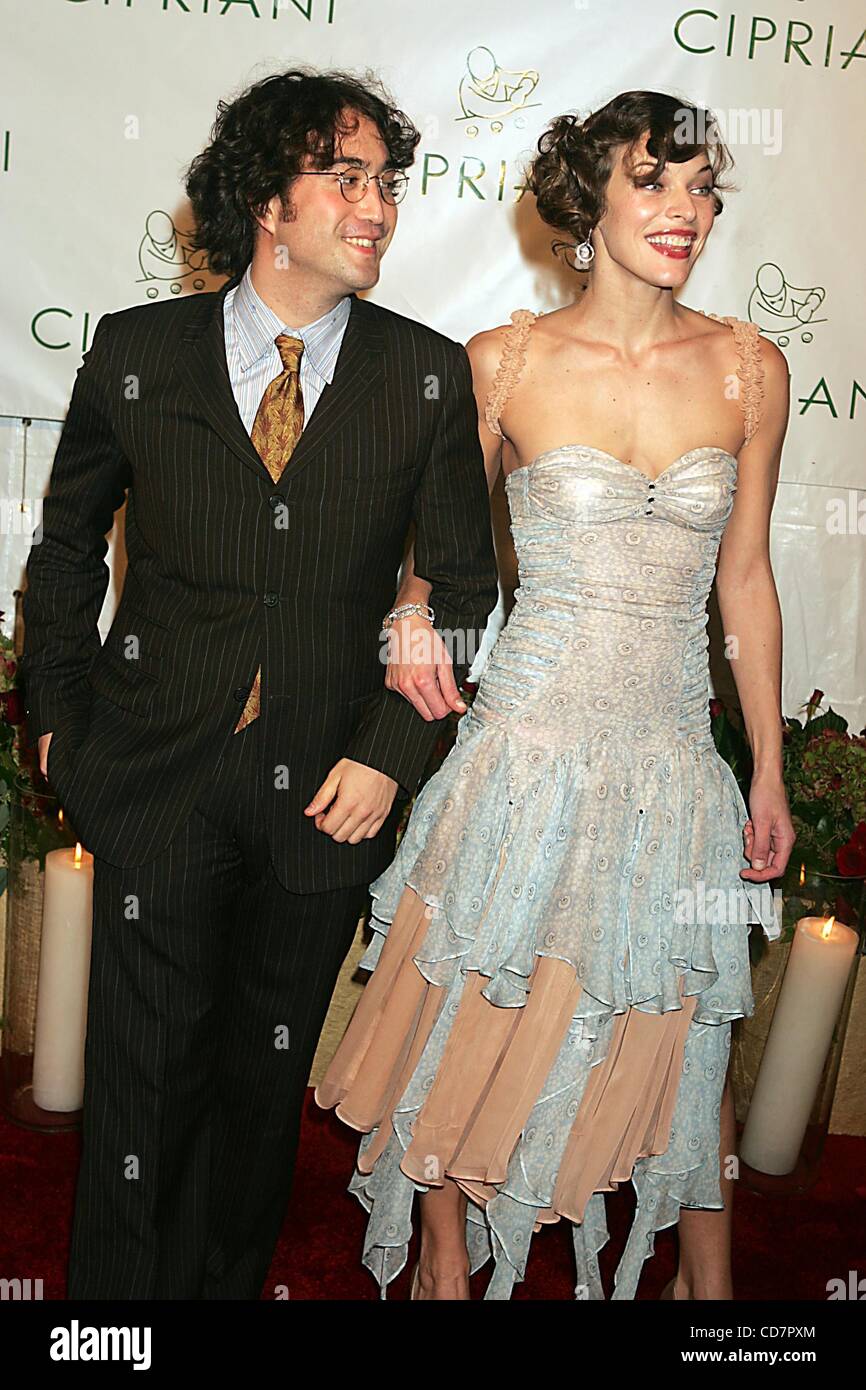 Milla jovovich 2004 hi-res stock photography and images - Alamy