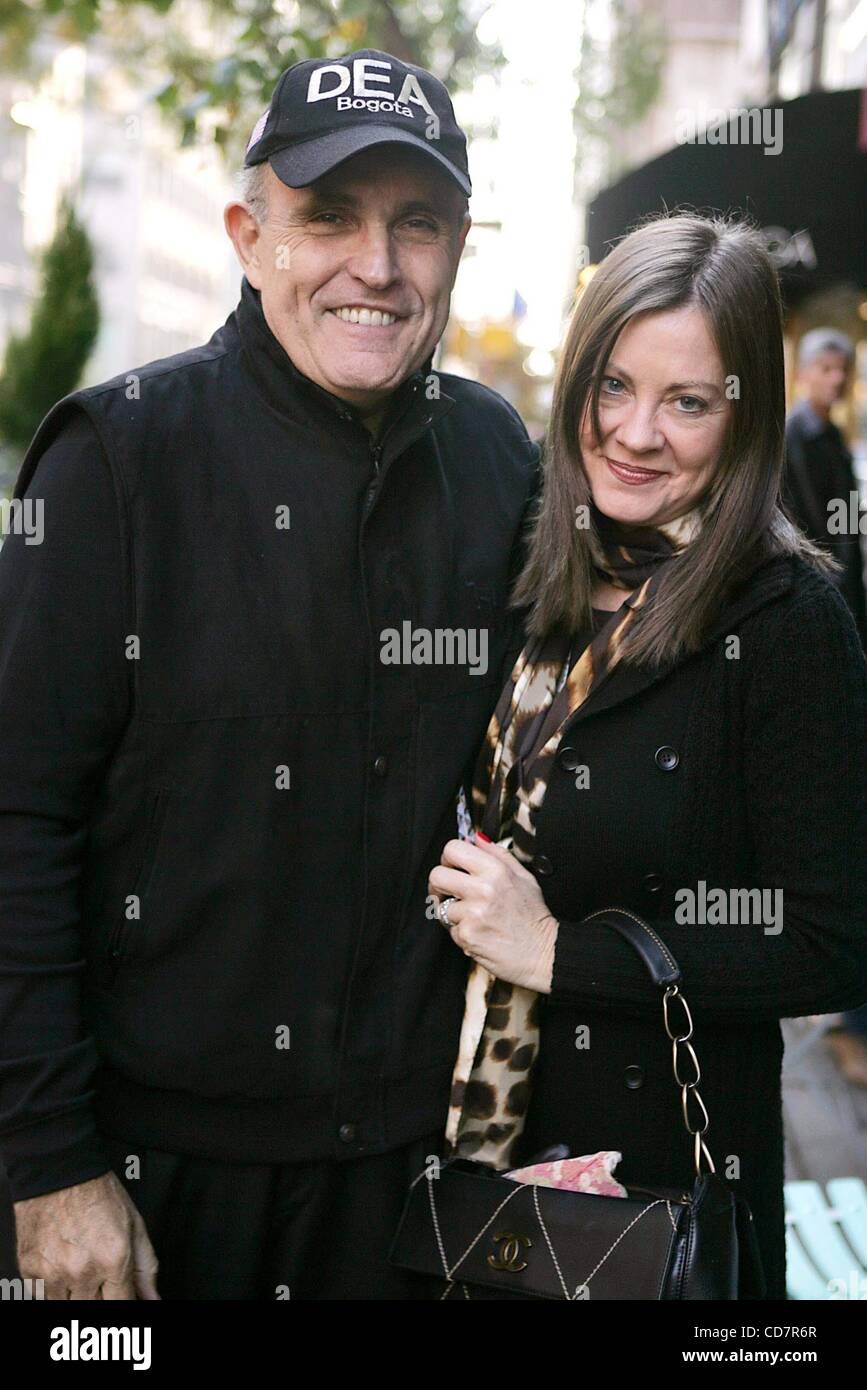 Nov. 7, 2004 - New York, New York, U.S. - K40277RM.RUDY GIULIANI AND ...