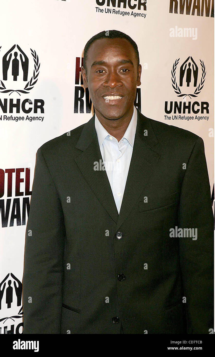 Don cheadle hotel rwanda hi-res stock photography and images - Alamy