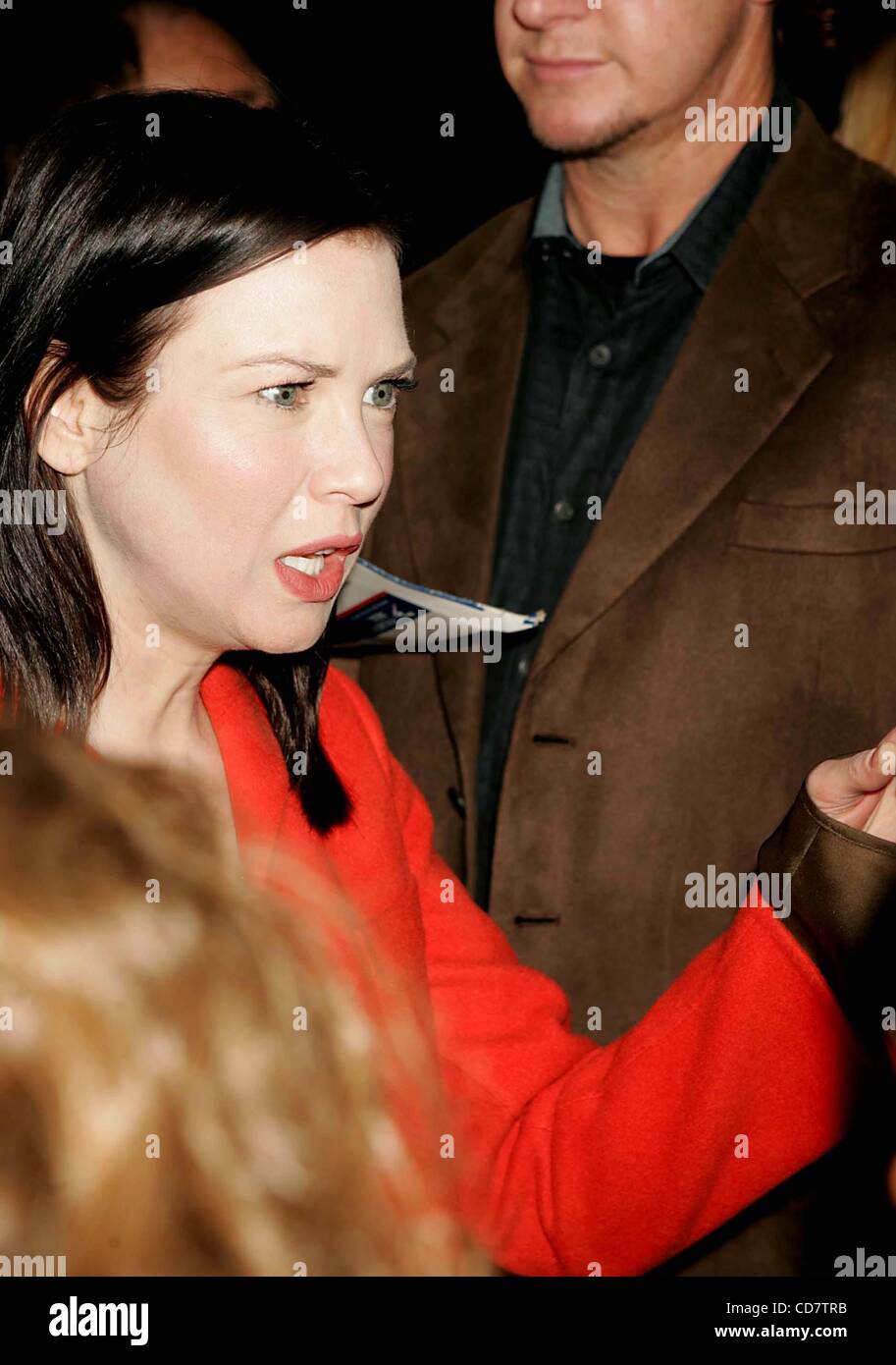 Nov. 18, 2004 - New York, New York, U.S. - K40452RM.CELEBRITIES LEAVING ...