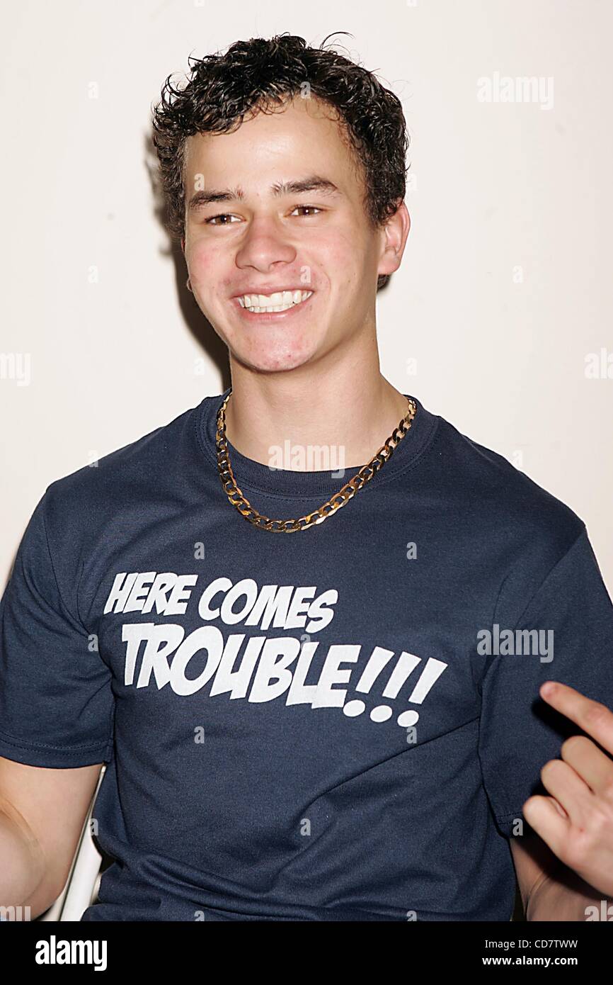 Nov. 19, 2004 - New York, New York, U.S. - K40490RM.2004 BIG APPLE ...