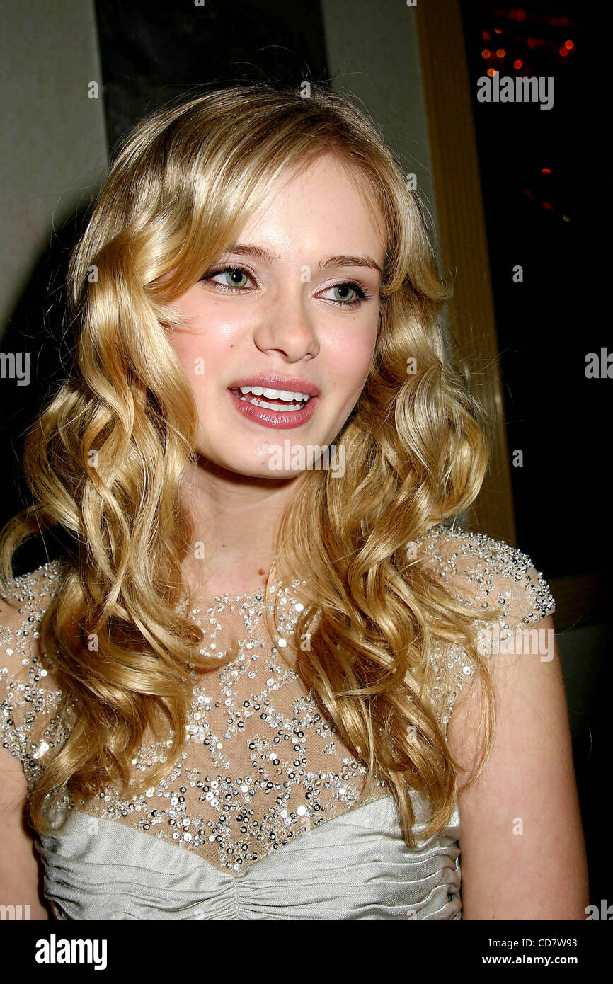 Sarah Paxton High Resolution Stock Photography and Images - Alamy