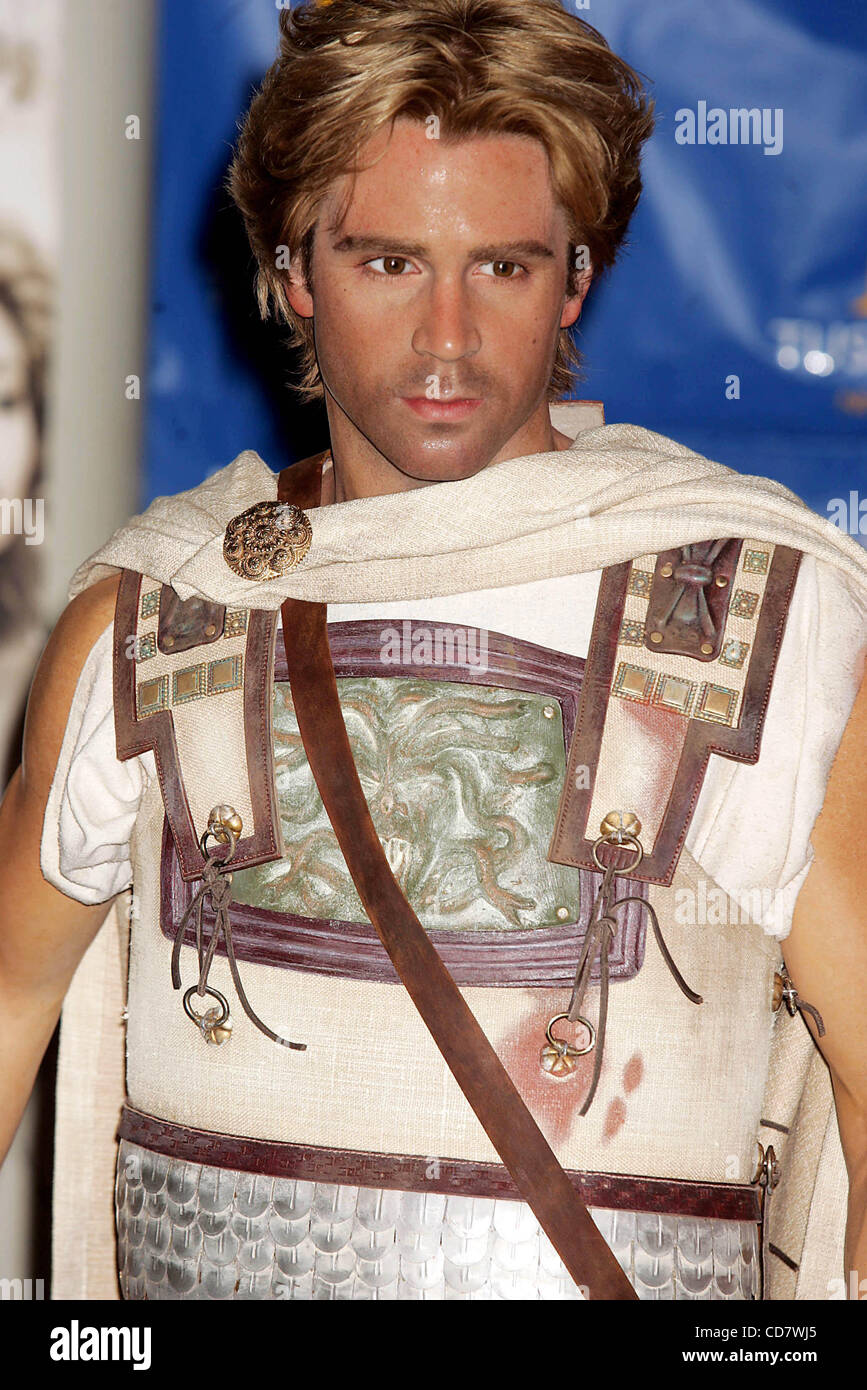 Nov. 24, 2004 - New York, New York, U.S. - K40549RM.DCOLIN FARRELL ...