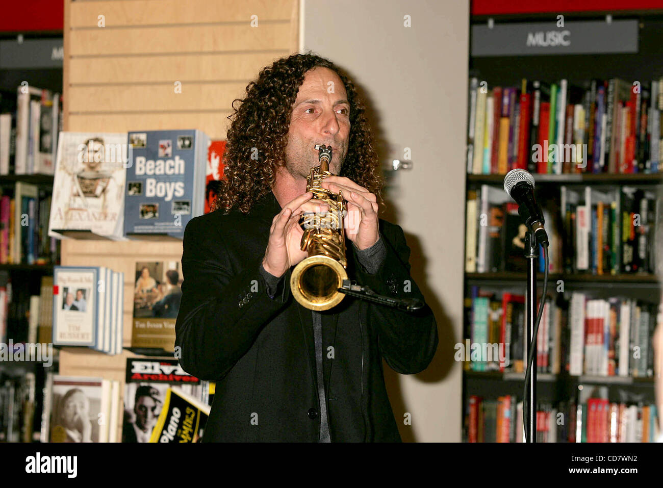 Nov. 24, 2004 - New York, New York, U.S. - K40551RM.KENNY G PERFORMS AT ...