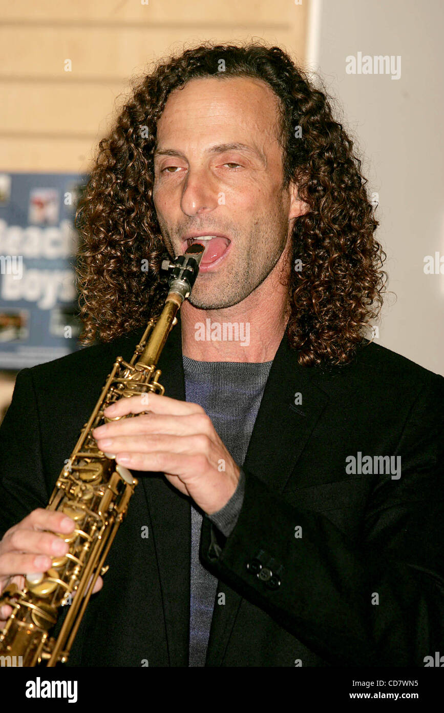 Nov. 24, 2004 - New York, New York, U.S. - K40551RM.KENNY G PERFORMS AT ...