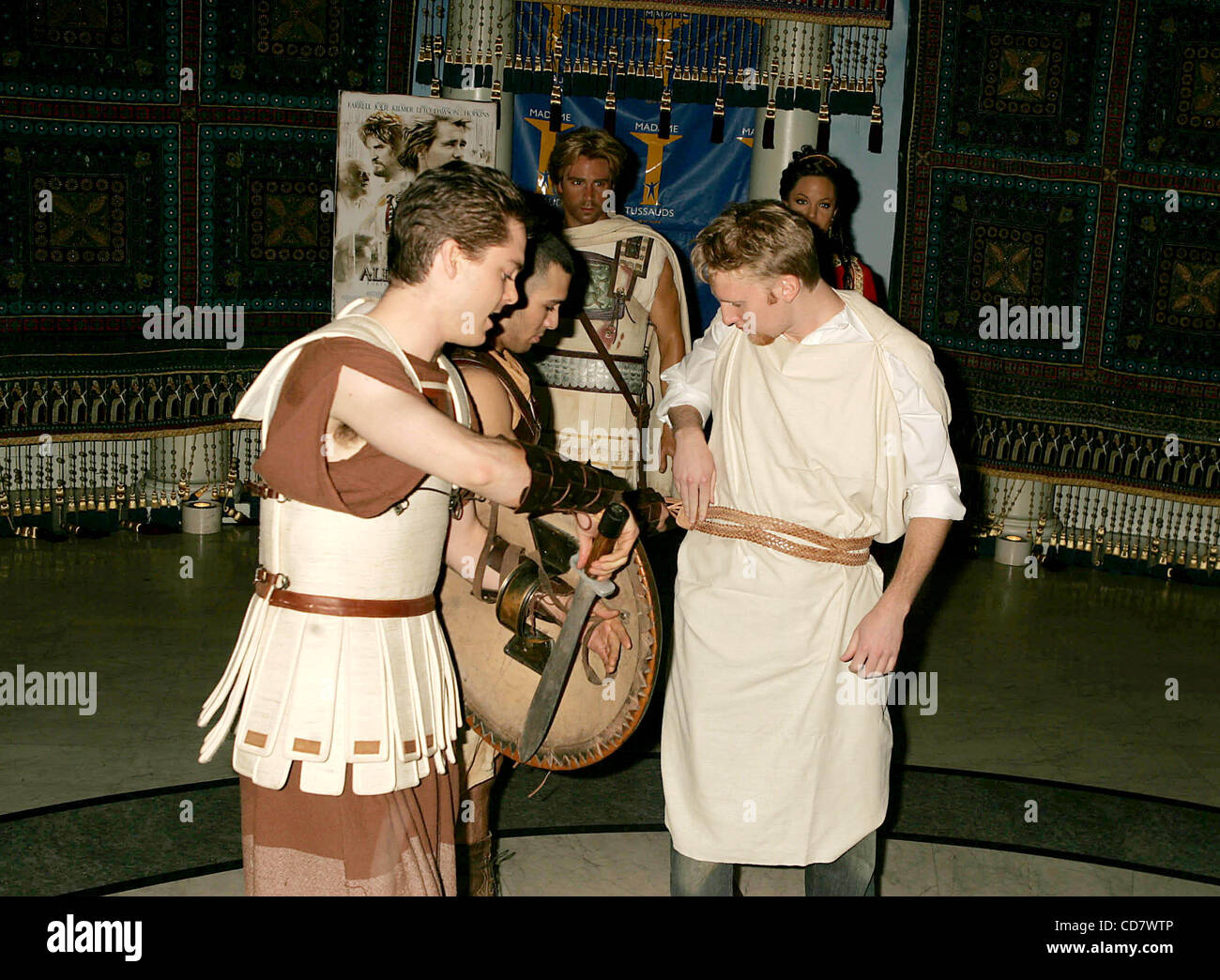 Nov. 24, 2004 - New York, New York, U.S. - K40549RM.DCOLIN FARRELL ...