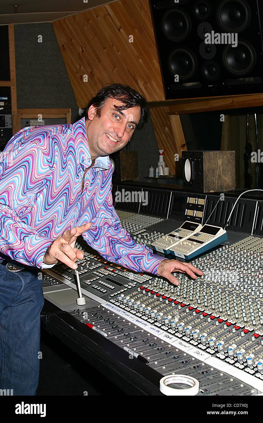 Nov. 29, 2004 - New York, New York, U.S. - K40595ML.THE UPTOWN HORNS ...