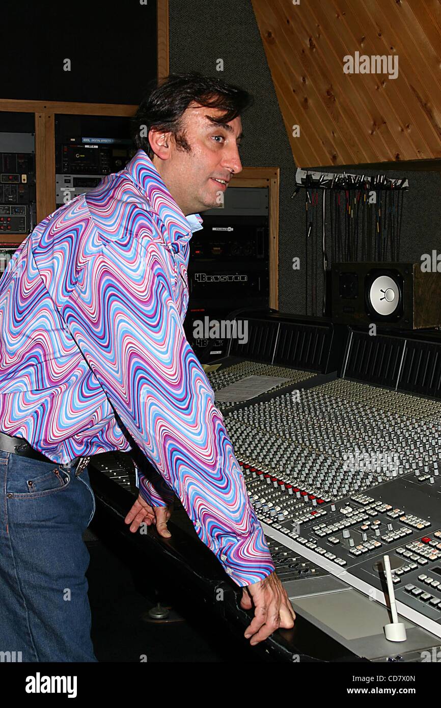 Nov. 29, 2004 - New York, New York, U.S. - K40595ML.THE UPTOWN HORNS ...