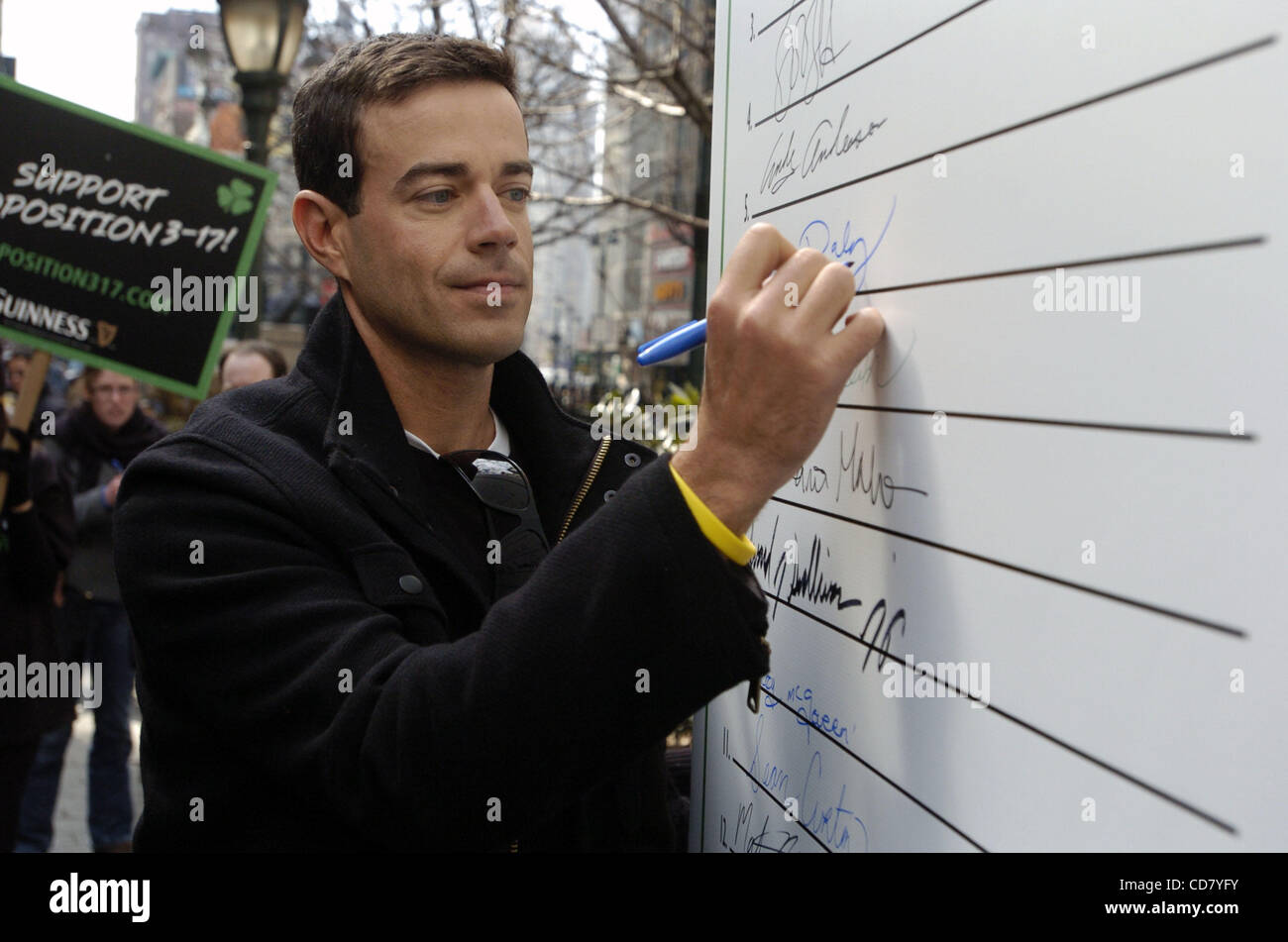 Late night talk show hosts hi-res stock photography and images - Alamy