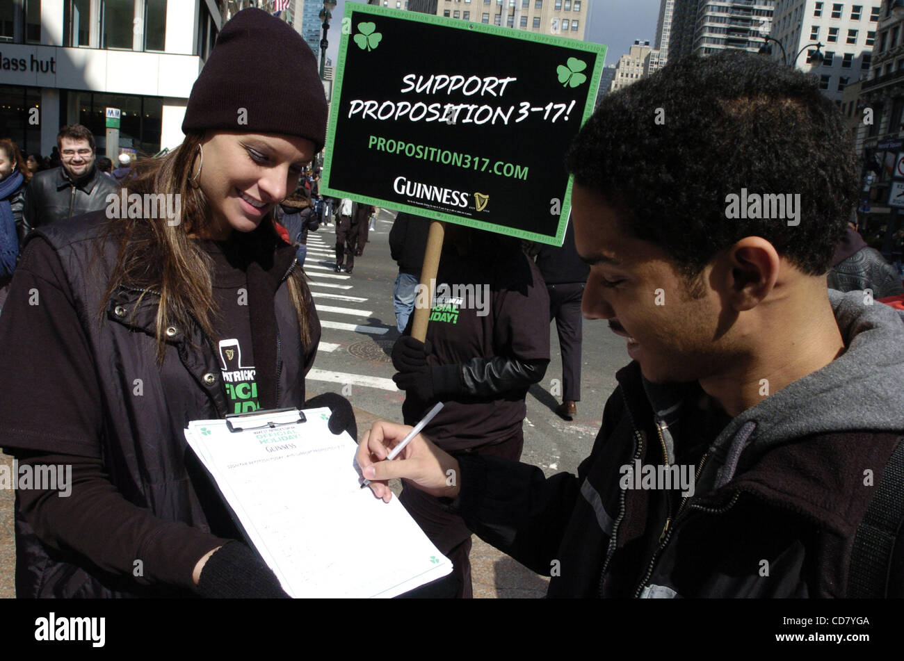 Late night talk show hosts hi-res stock photography and images - Alamy