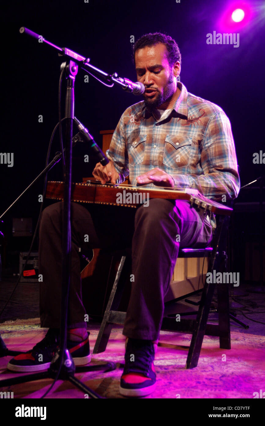 Ben Harper performing at Stubb's during the Body of War Show in Austin ...