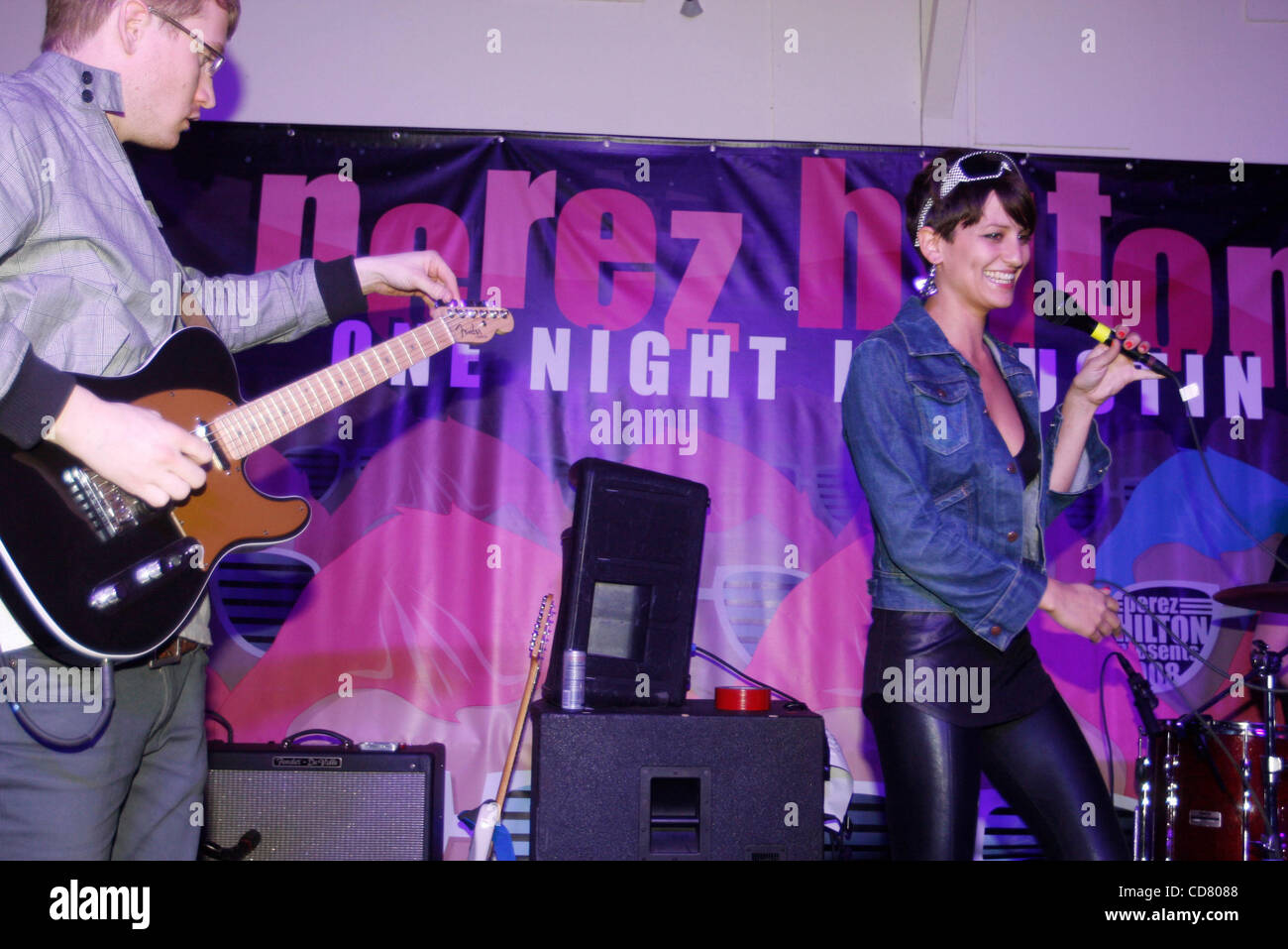 Performance by dragonette hi-res stock photography and images - Alamy