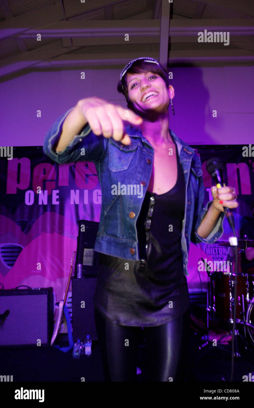 Performance by dragonette hi-res stock photography and images - Alamy