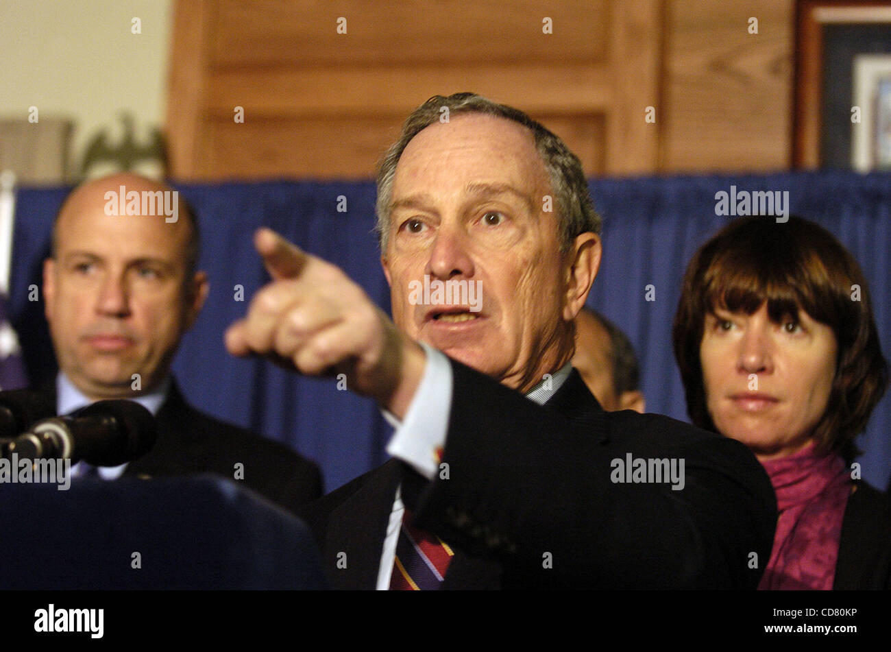 Federal transportation secretary mary peters hi-res stock photography ...