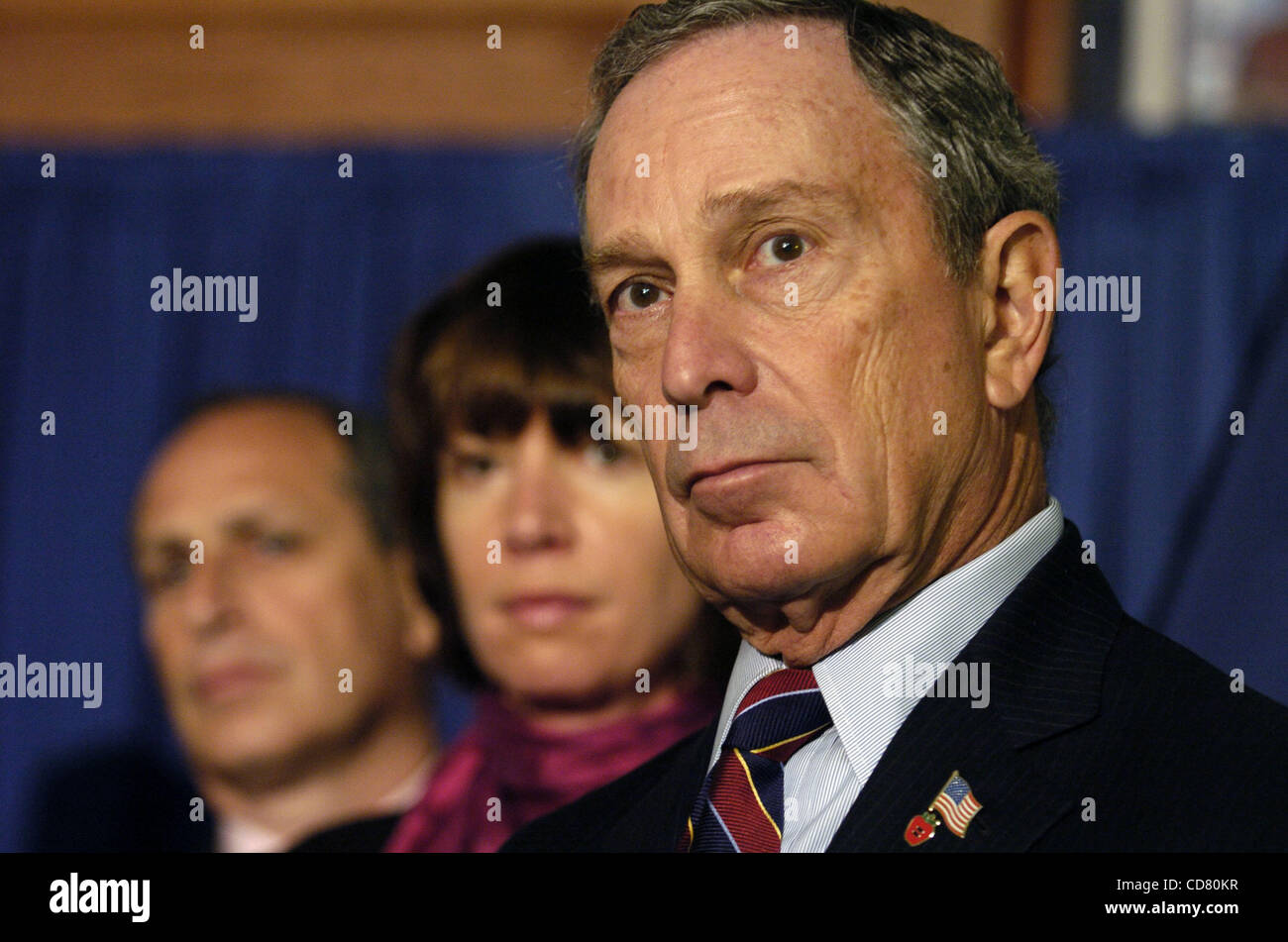 MTA Executive Director Elliot Sander (L), NYC transportation ...