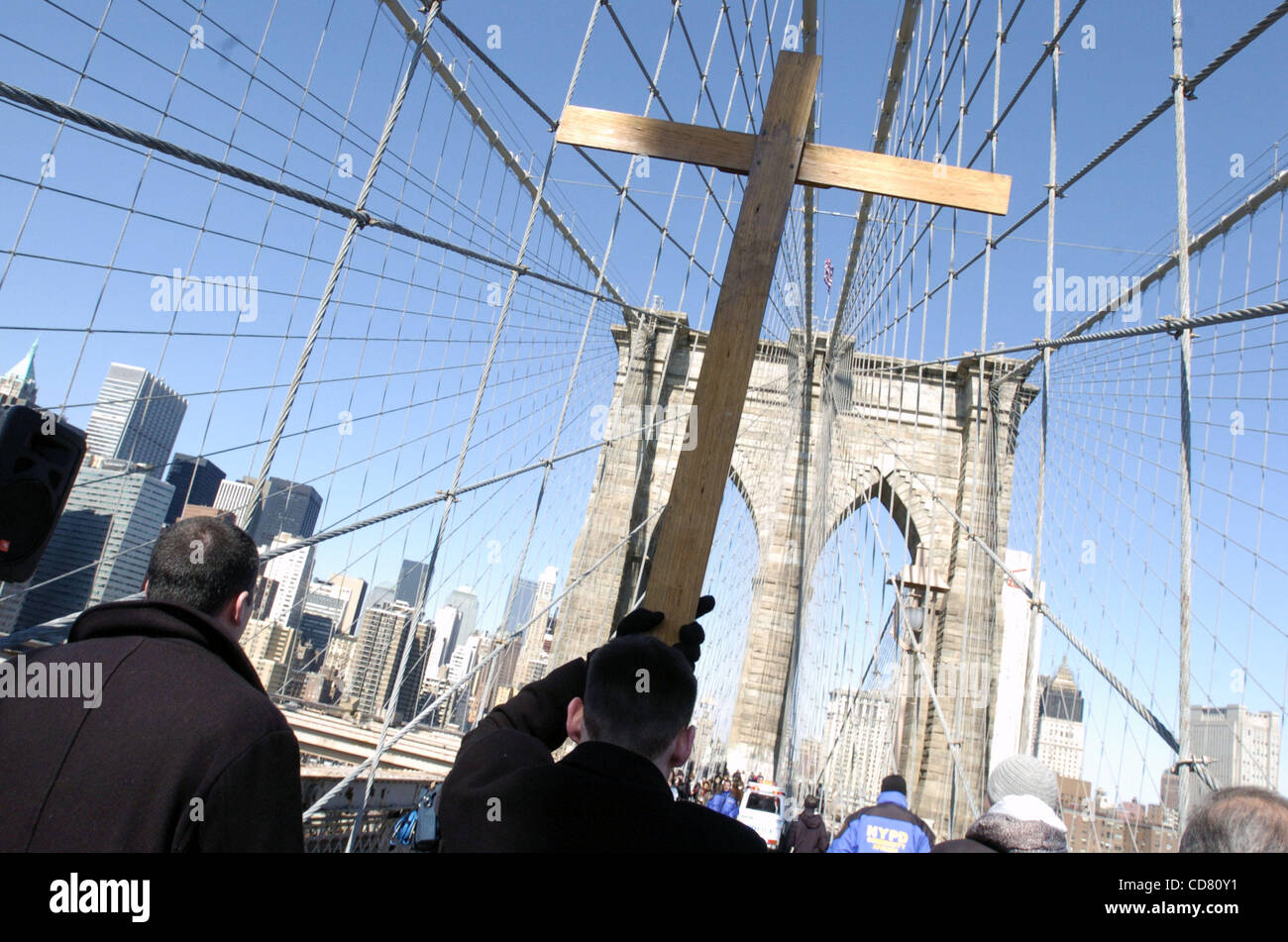 Ground zero cross hi-res stock photography and images - Alamy