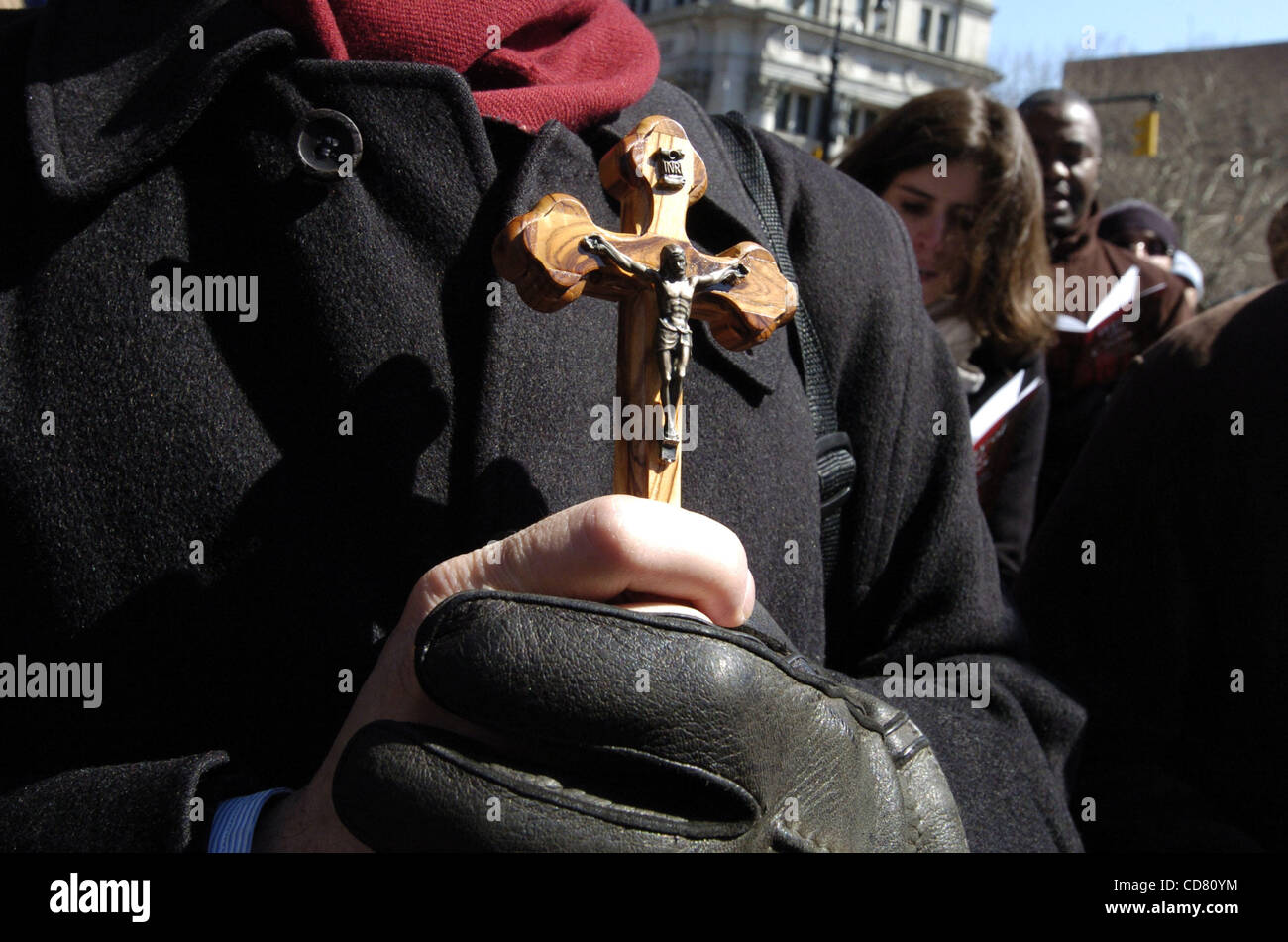 Good friday way of the cross over the brooklyn bridge hi-res stock ...