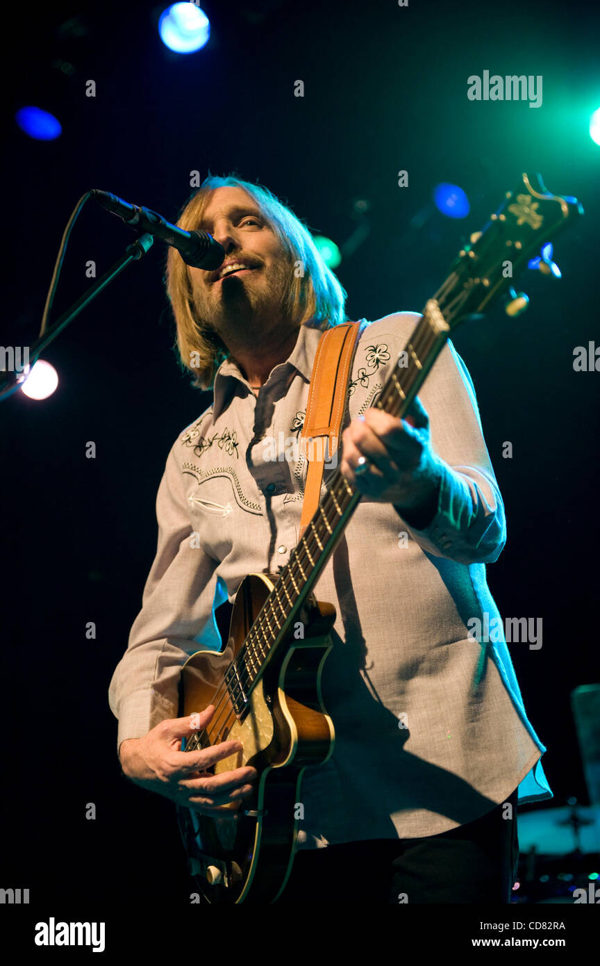 Apr 14, 2008 - Santa Cruz, California, USA - The band Mudcrutch ...