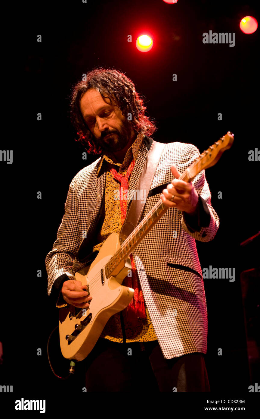 Apr 14, 2008 - Santa Cruz, California, USA - The band Mudcrutch ...