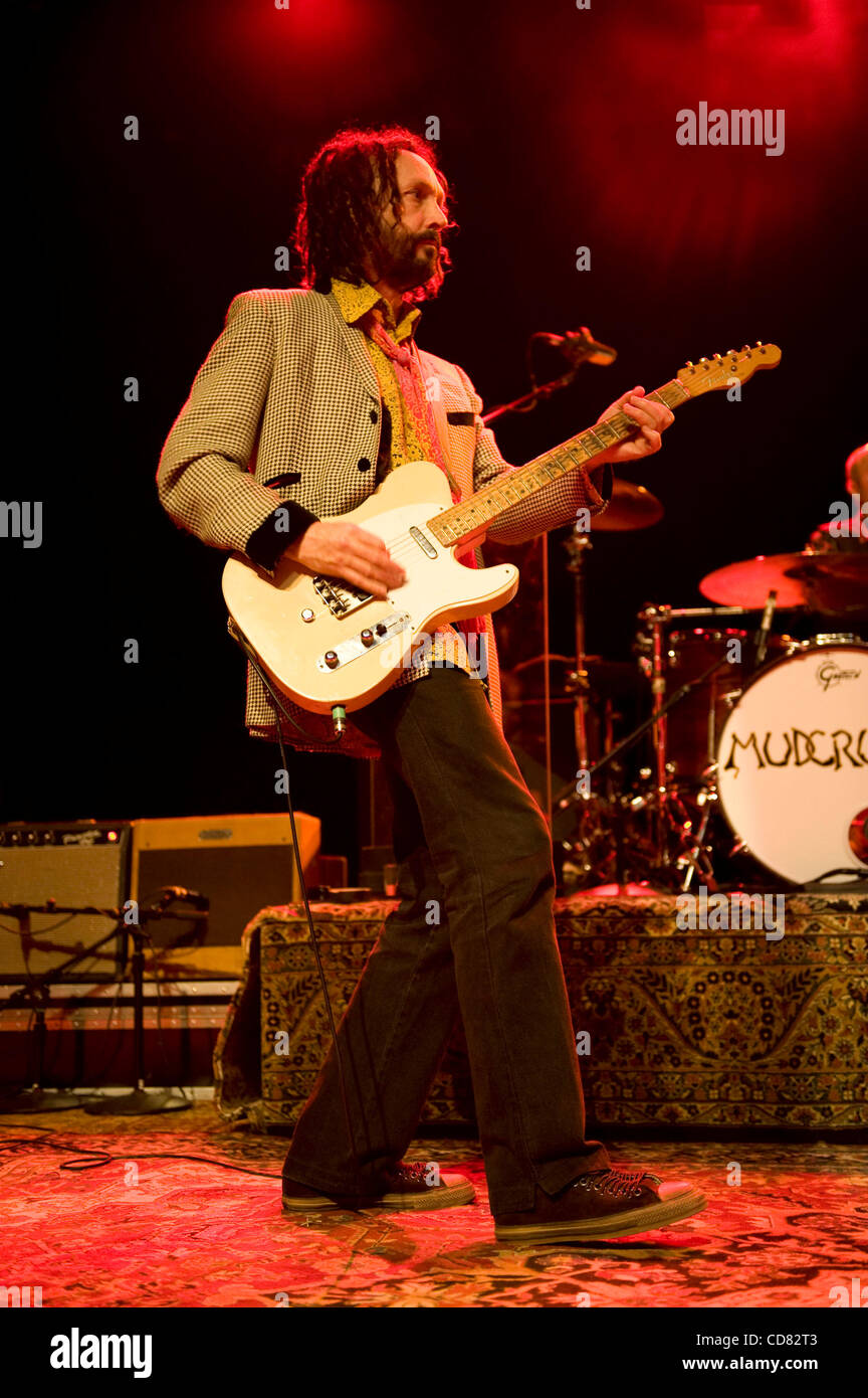 Apr 14, 2008 - Santa Cruz, California, USA - The band Mudcrutch ...