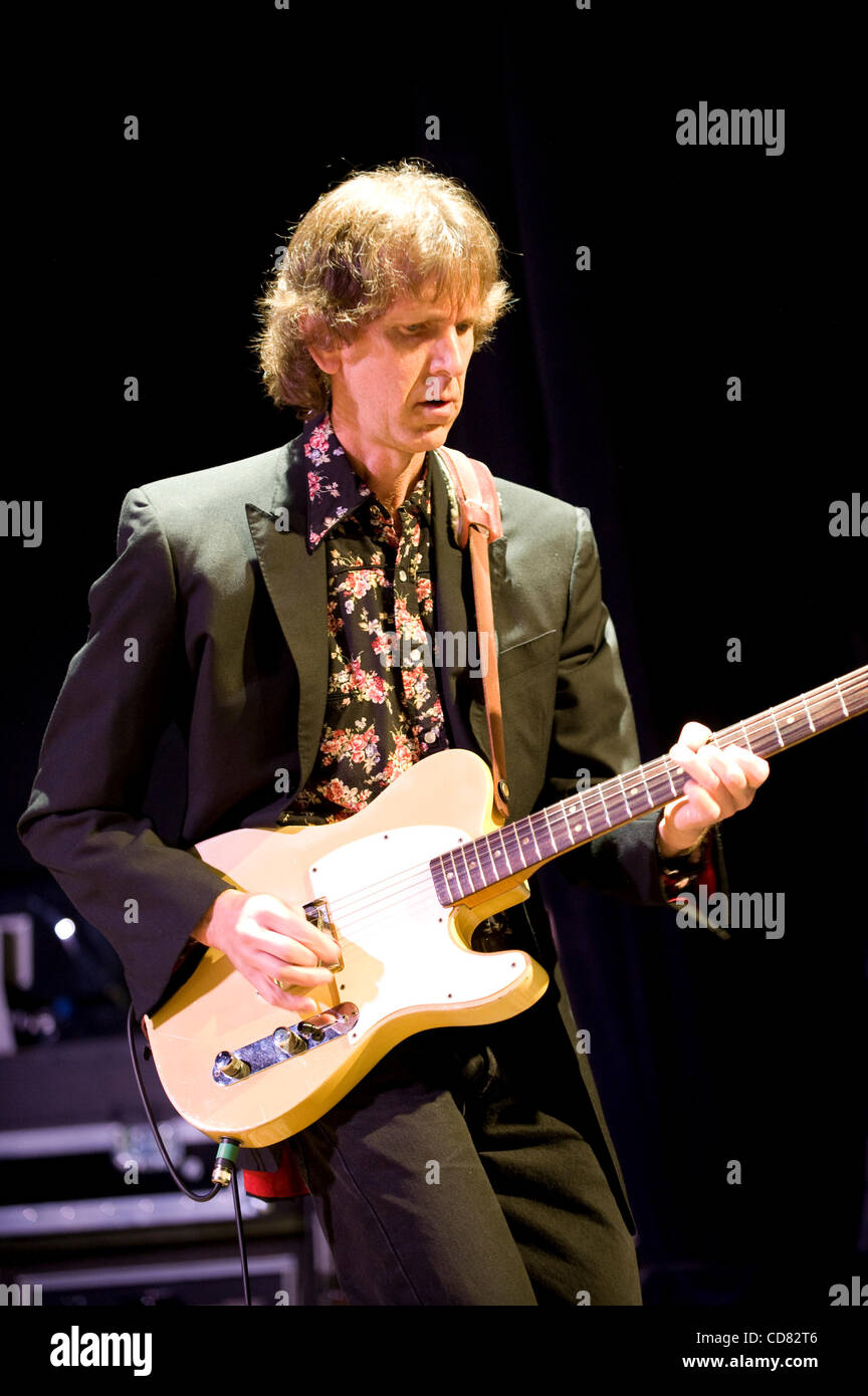 Apr 14, 2008 - Santa Cruz, California, USA - The band Mudcrutch ...