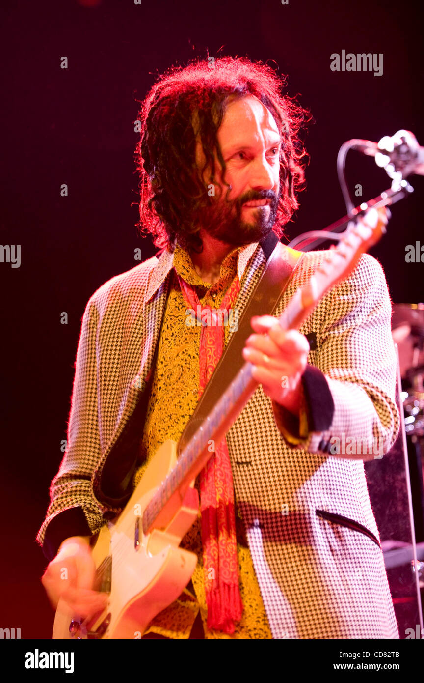 Apr 14, 2008 - Santa Cruz, California, USA - The band Mudcrutch ...