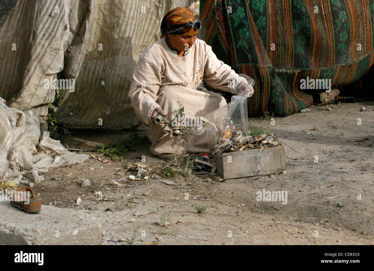 Apr 20, 2008 - Gaza City, Gaza Strip - Um Amin, Akram Abo Chaoich's ...