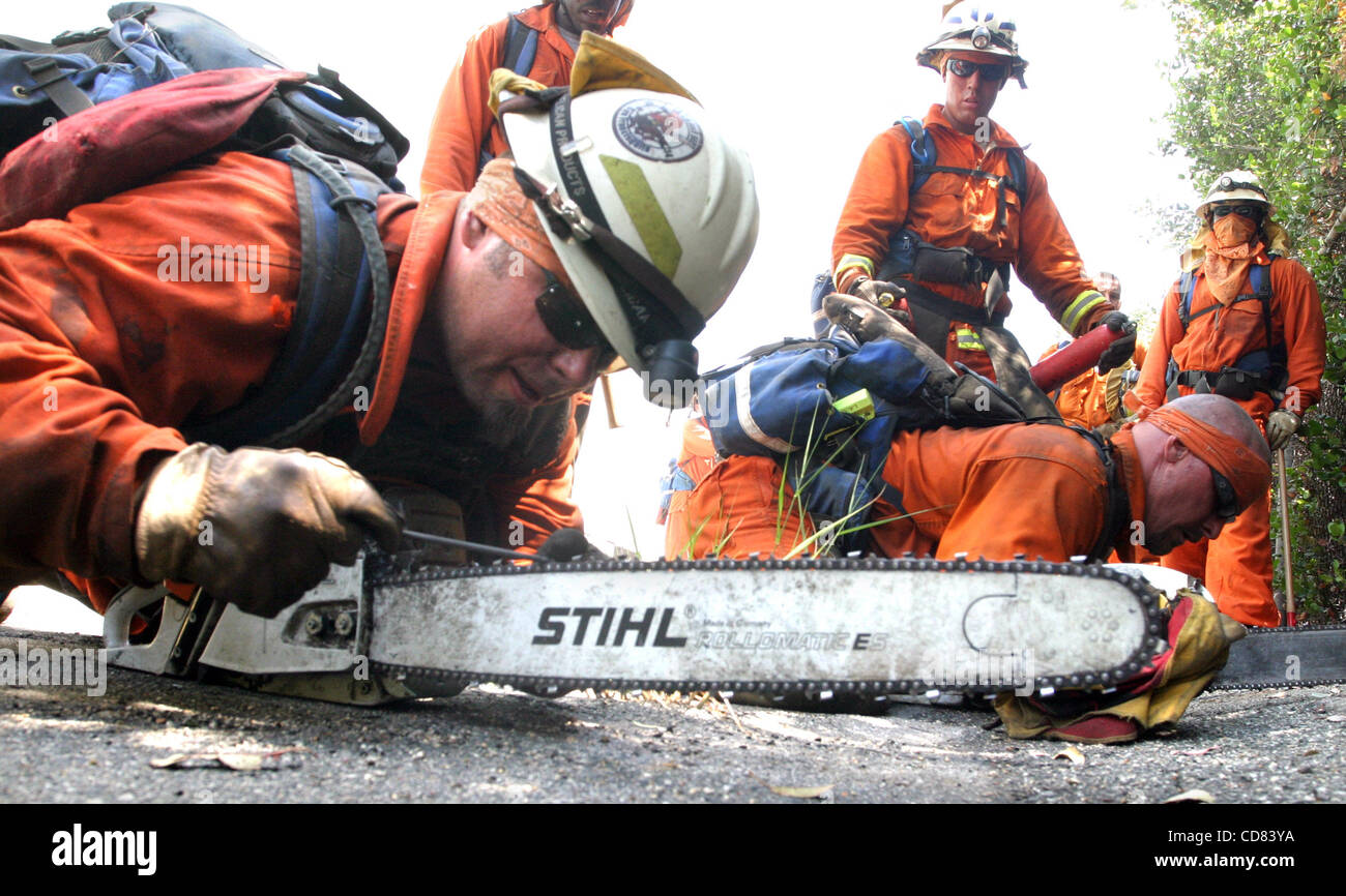Apr 28, 2008 - Sierra Madre, California, USA - Firefighting crews clean ...