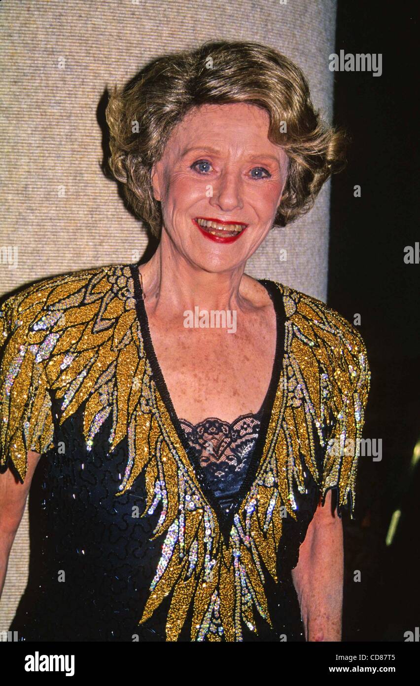 Ruth warrick hi-res stock photography and images - Alamy