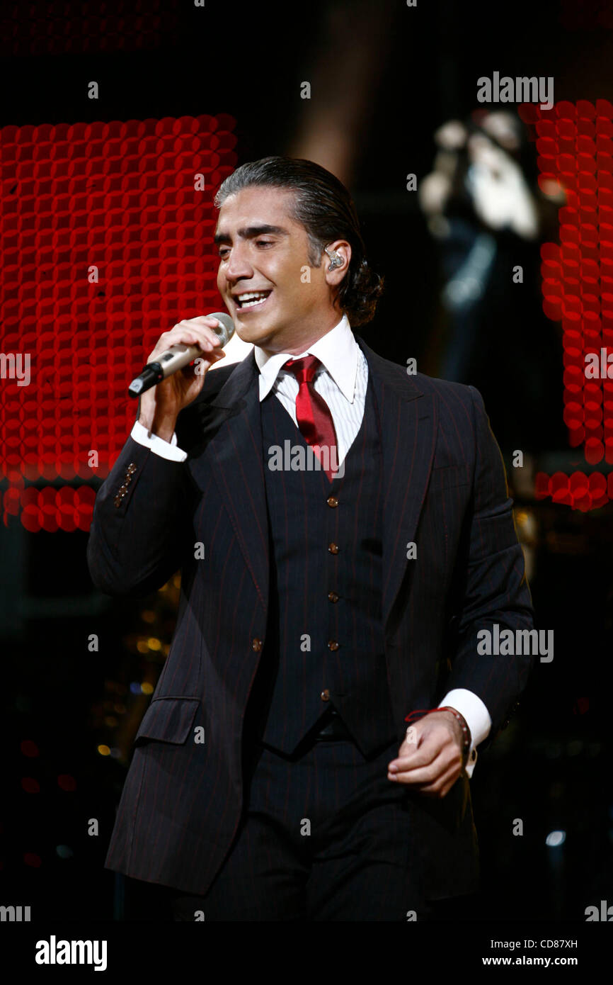 ING Presents Juntos en Concierto 2008 Alejandro Fernandez at Madison ...