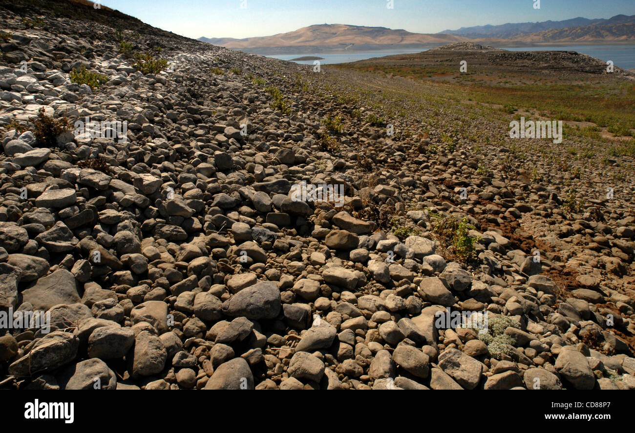 Exposed reservoir bed hi-res stock photography and images - Alamy