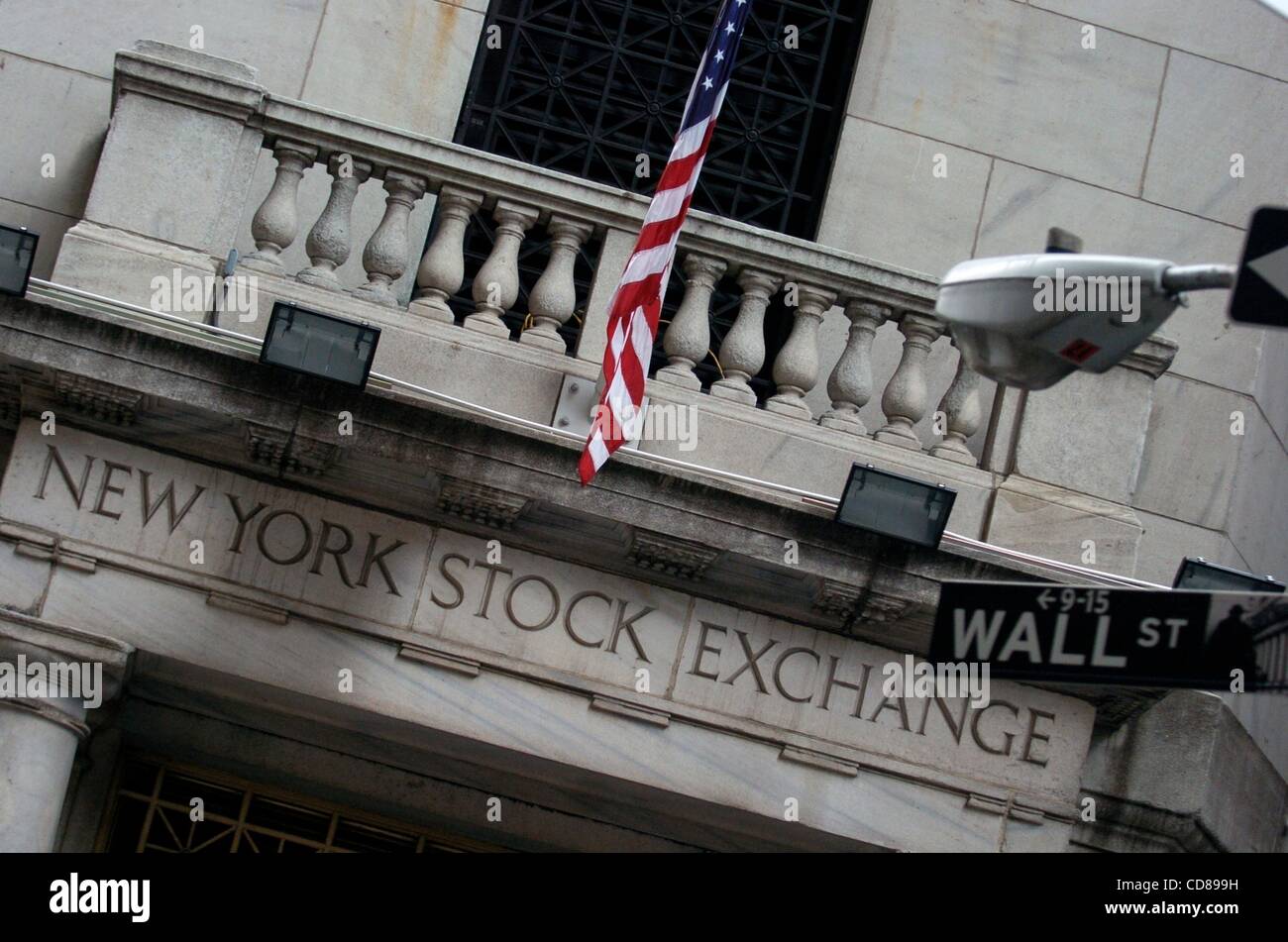 Financial crisis 2008 wall street hi-res stock photography and images ...