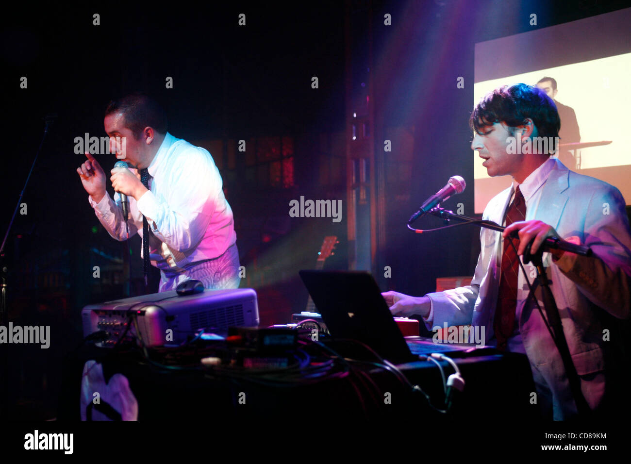 Mike Relm performing at the Spiegel tent on October 7th 2008 Photo ...