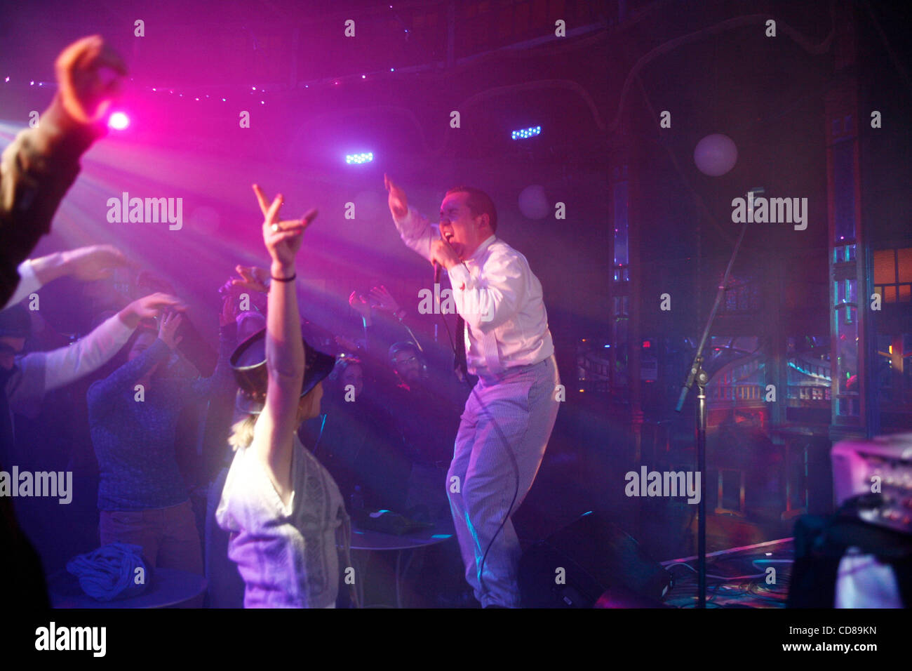 Mike Relm performing at the Spiegel tent on October 7th 2008 Photo ...