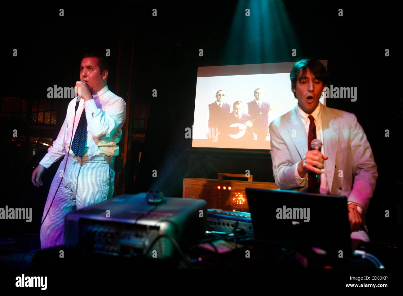 Mike Relm performing at the Spiegel tent on October 7th 2008 Photo ...