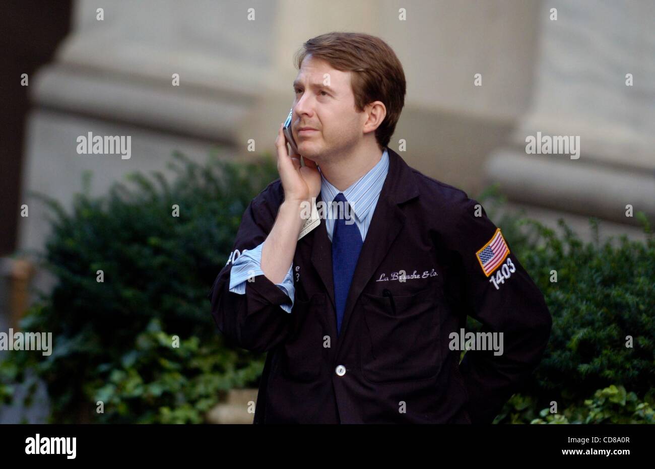 Oct 10, 2008 - Manhattan, New York, USA - Traders take a break outside ...