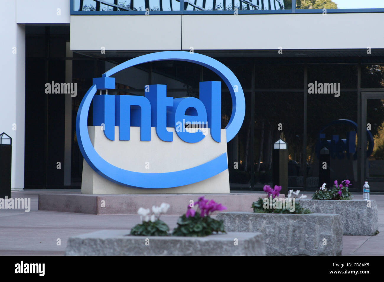 Oct 12, 2008 - Santa Clara, California, USA - Worldwide headquarters of ...