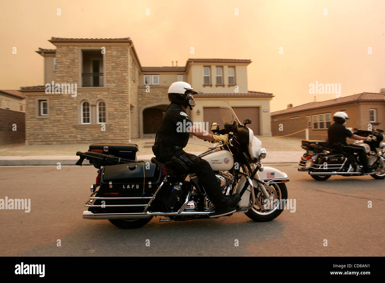 Lapd officer hi-res stock photography and images - Alamy